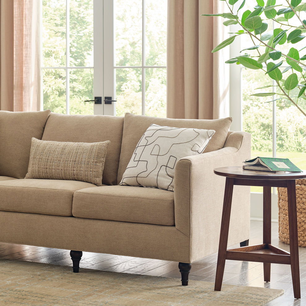 Hudson Valley Round Side Table – Stickley