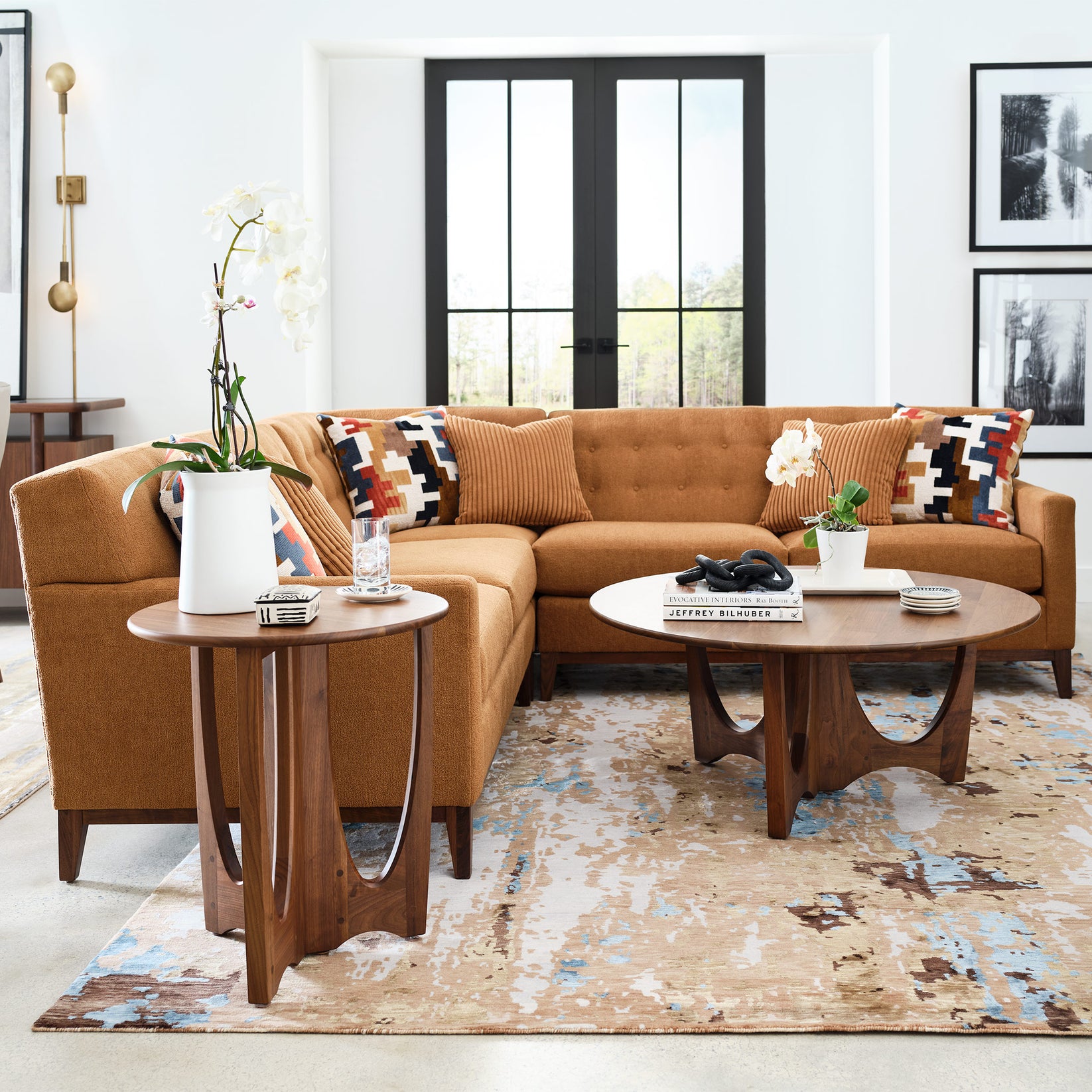 Walnut Grove Round Lamp Table – Stickley