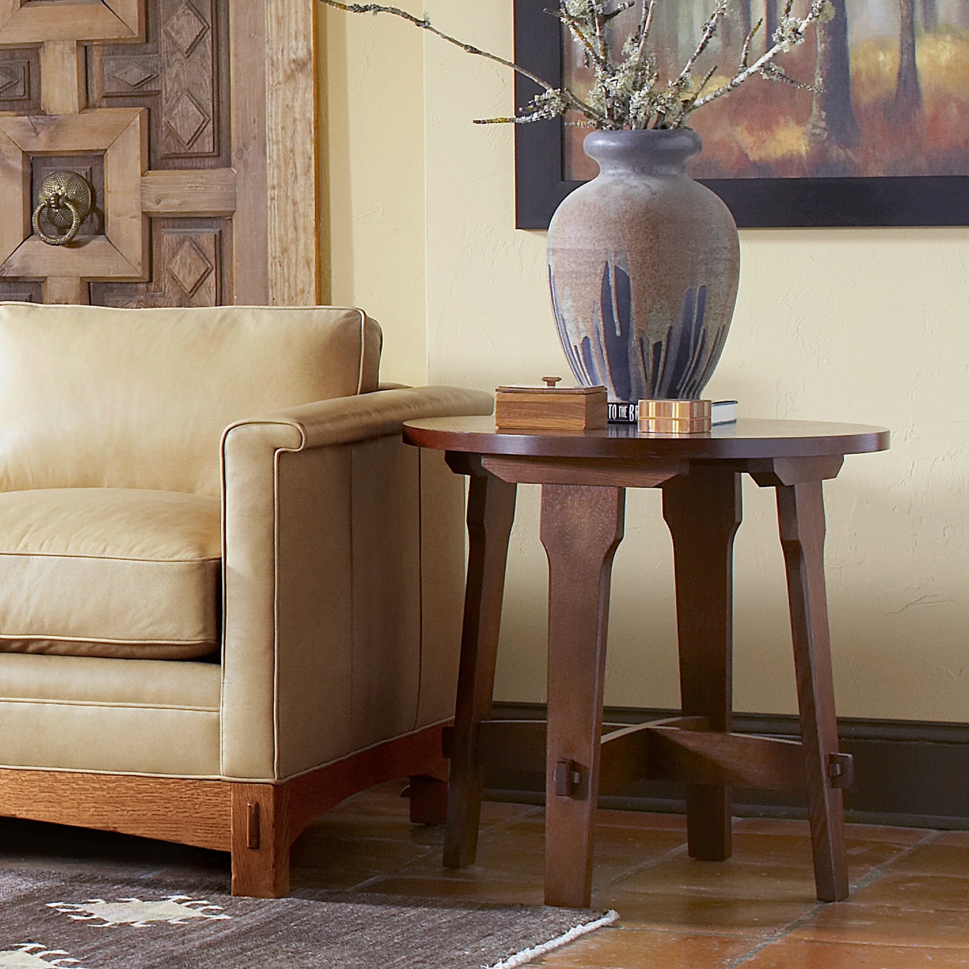 Gus Round Lamp Table – Stickley